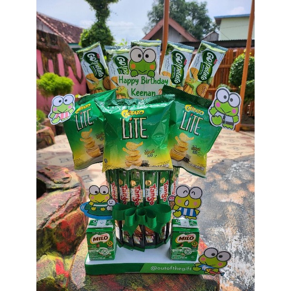 Jual Snack Tower Hijau / Hampers Ulang Tahun / Parcel Ultah / Snack ...