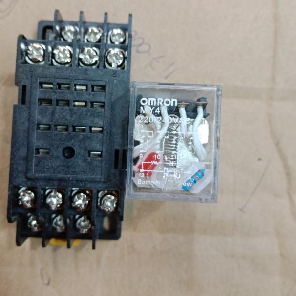 Jual relay MY4N 220VAC omron + socket | Shopee Indonesia