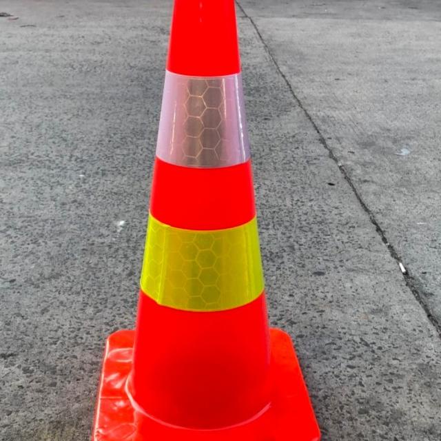 Jual Safety Cone Kerucut Orange/ Trafick Cone Pembatas Jalan | Shopee ...