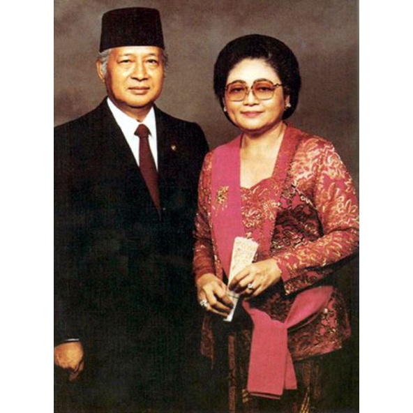 Jual lukisan cetak pak Harto dan ibu Tien plus bingkai uk65x45 | Shopee ...