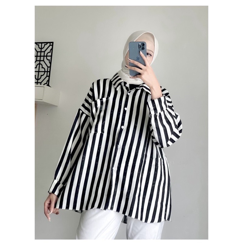Jual KEMEJA SALUR OVERSIZE SHAKILA | Hailey Oversized Stripe Shirt | KEMEJA GARIS GARIS KECIL ...