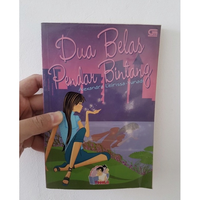 Jual ORIGINAL - FIKSI - DUA BELAS PENDAR BINTANG OLEH ALEXANDRA LEIRISSA-YUNADI | Shopee Indonesia
