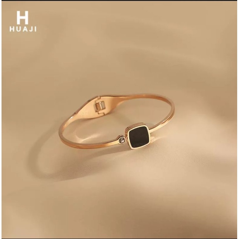 Jual Gelang Titanium Wanita Model Magnet Mata Kotak Hitam Gelang ...