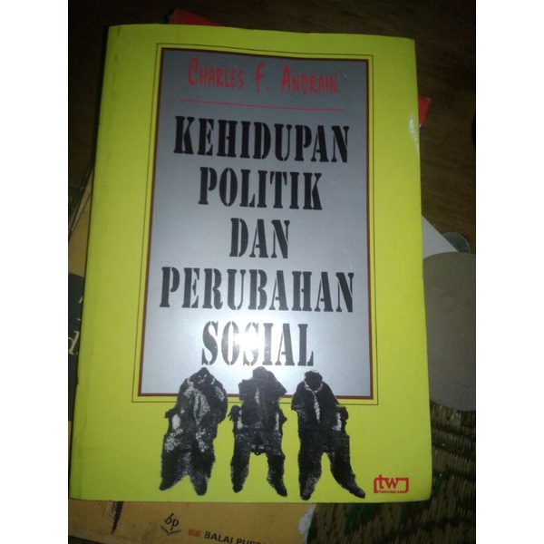 Jual Kehidupan Politik dan Perubahan Sosial/Charles F Andrain | Shopee ...