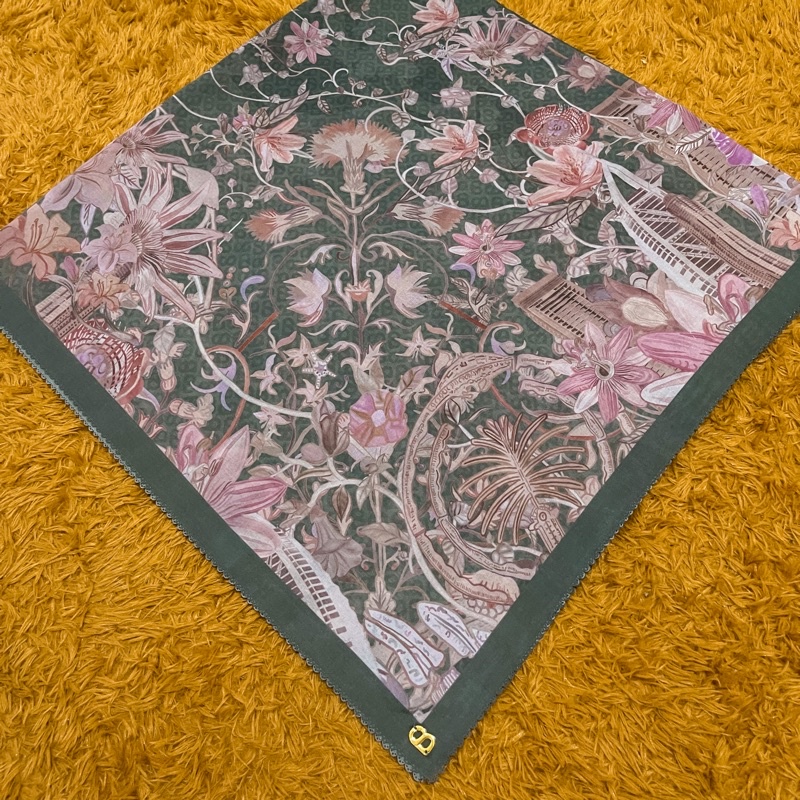 Jual BUTTONSCARVES DUBAI SERIES JADE PRELOVED | Shopee Indonesia