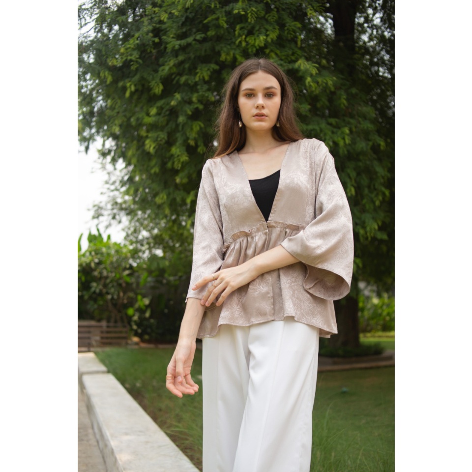 Jual White Mode Sellyn Cardigans | Shopee Indonesia