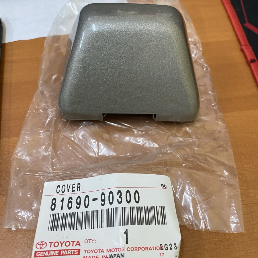 Jual Cover lampu plat nomor original toyota 81690-90300 original ...