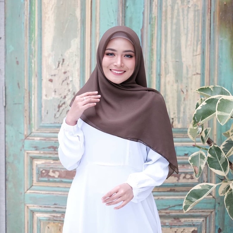 Jual Bella Square Coklat Pramuka Hijab Segiempat Coklat Tua Bella ...