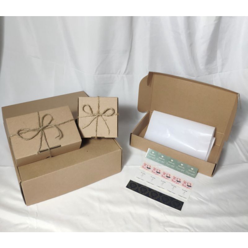 Jual PAKET GIFT KADO - BOX + TALI RAMI + STICKER + PAPERWRAP - 8x8x3 ...