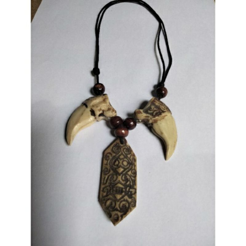 Jual Kalung Etnik Dayak Kalimantan Taring Babi Replika | Shopee Indonesia
