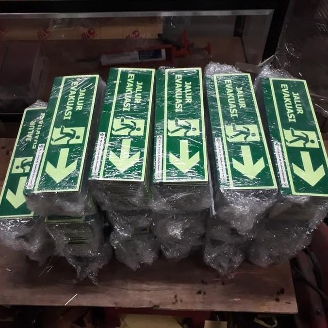 Jual Akrilik Jalur Evakuasi Sign Rambu Glow In The Dark 30X10 | Shopee Indonesia
