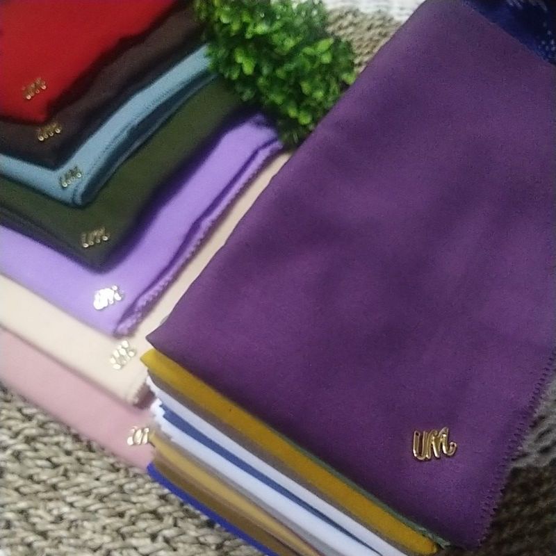 Jual HIJAB PIN UM HIJAB LEMBUT DAN KEKINIAN+ KEMASAN POUCH POLOS ...