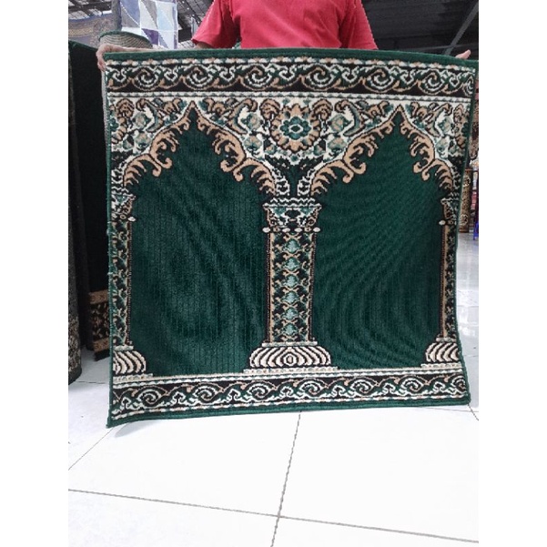 Jual Medeena Karpet Sejadah Sekat Motif Mesjid/Pilar Roll | Shopee ...