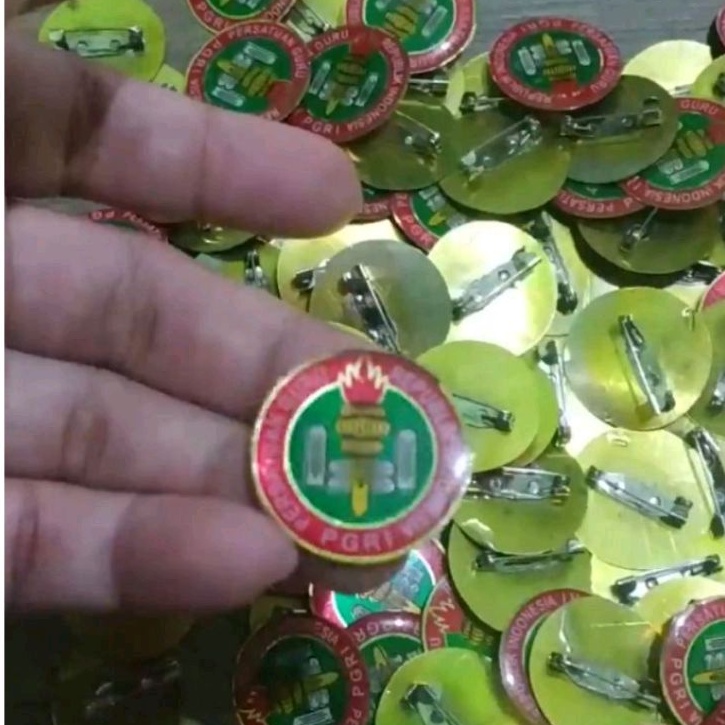 Jual Pin PGRI lapis resin eceran harga grosir | Shopee Indonesia