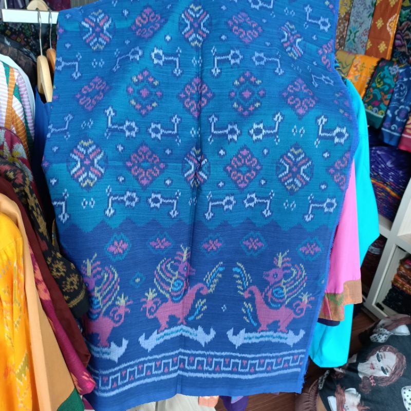 Jual KAIN TENUN ENDEK motif singa | Shopee Indonesia