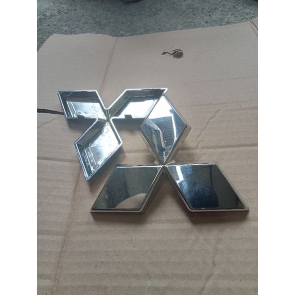 Jual logo depan Mitsubishi expander original | Shopee Indonesia