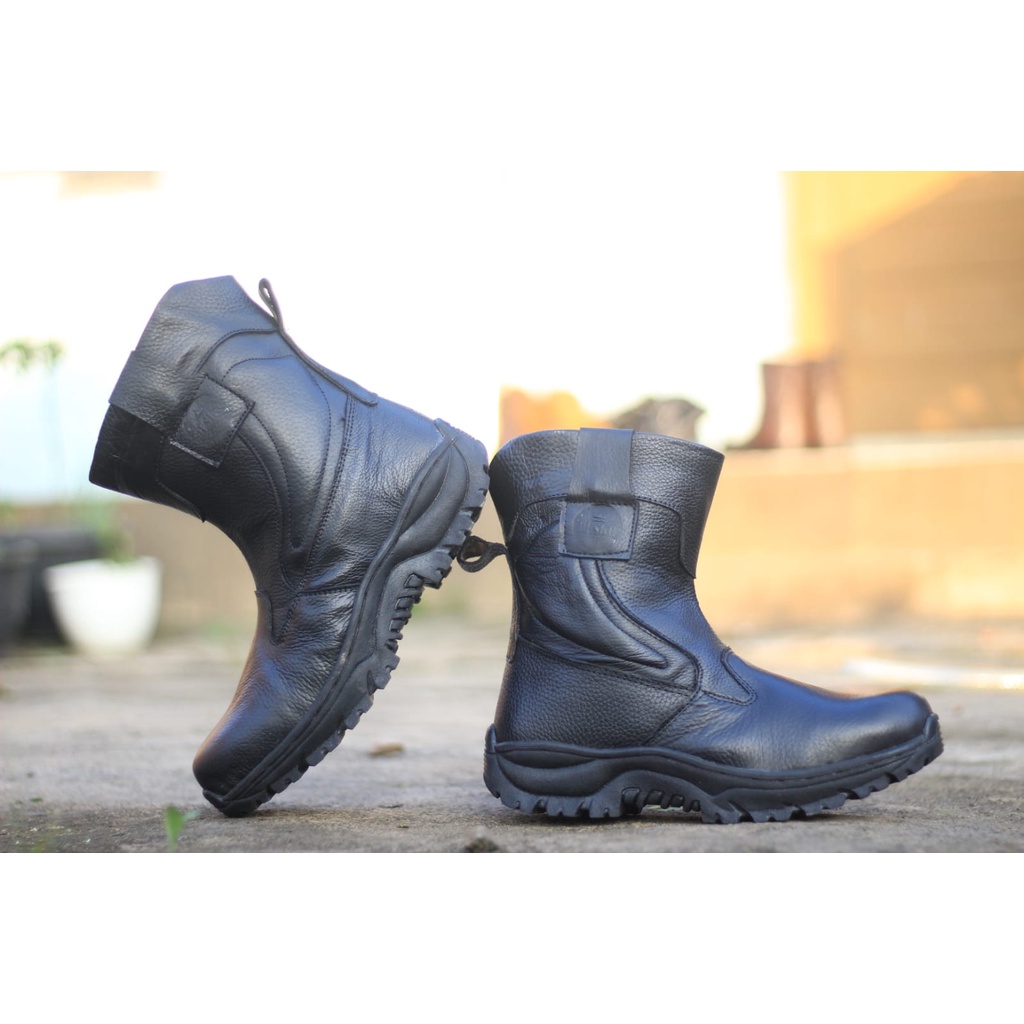 Jual Sepatu Bots Safety Pria kulit cyclops keren dan pasti nyaman di ...