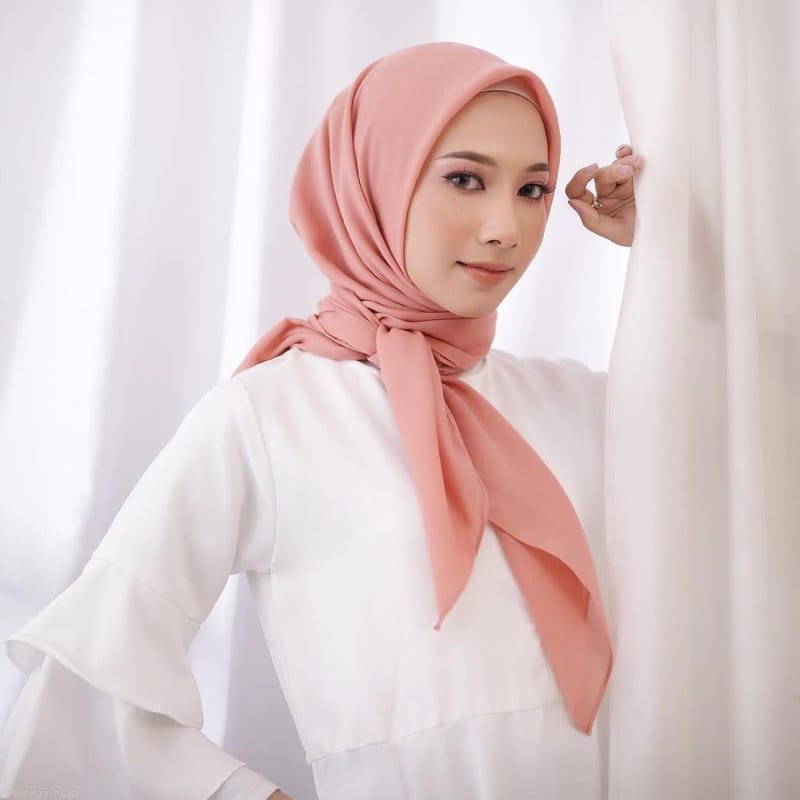 Jual VOL.1 BELLA SQUARE BASIQ TEPI RAPI ADA MERK BELLA SQUARE TEPI RAPI ...