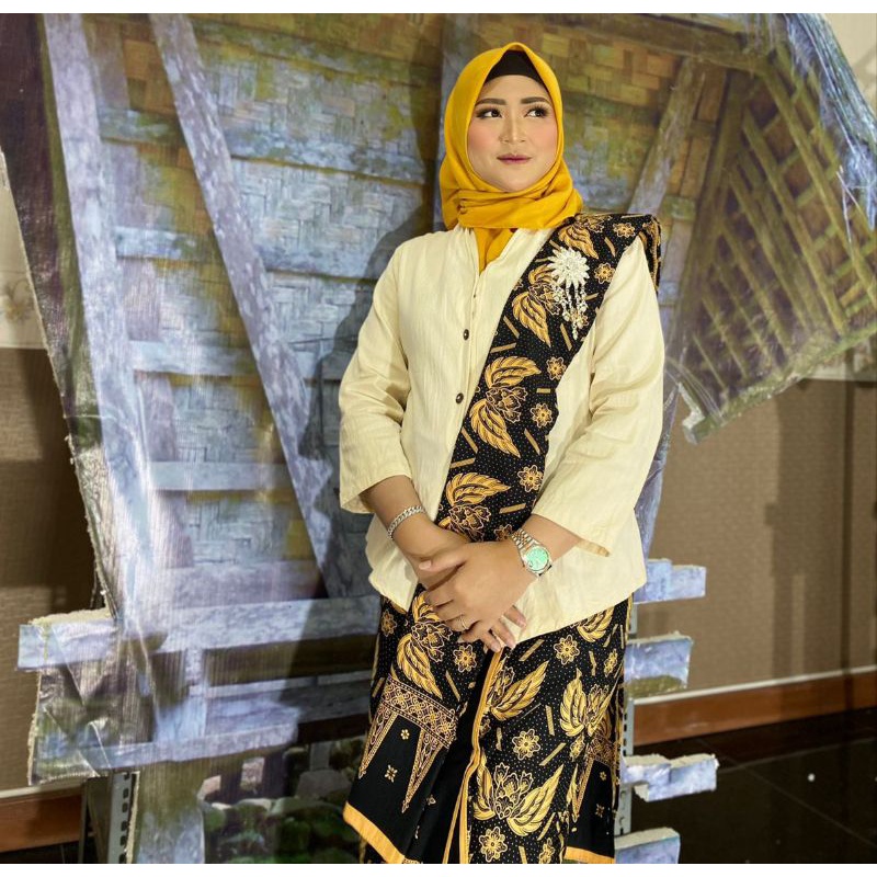Jual Setelan Kebaya Encim Premium dan Rok Batik Banten Tapak Kebo ...