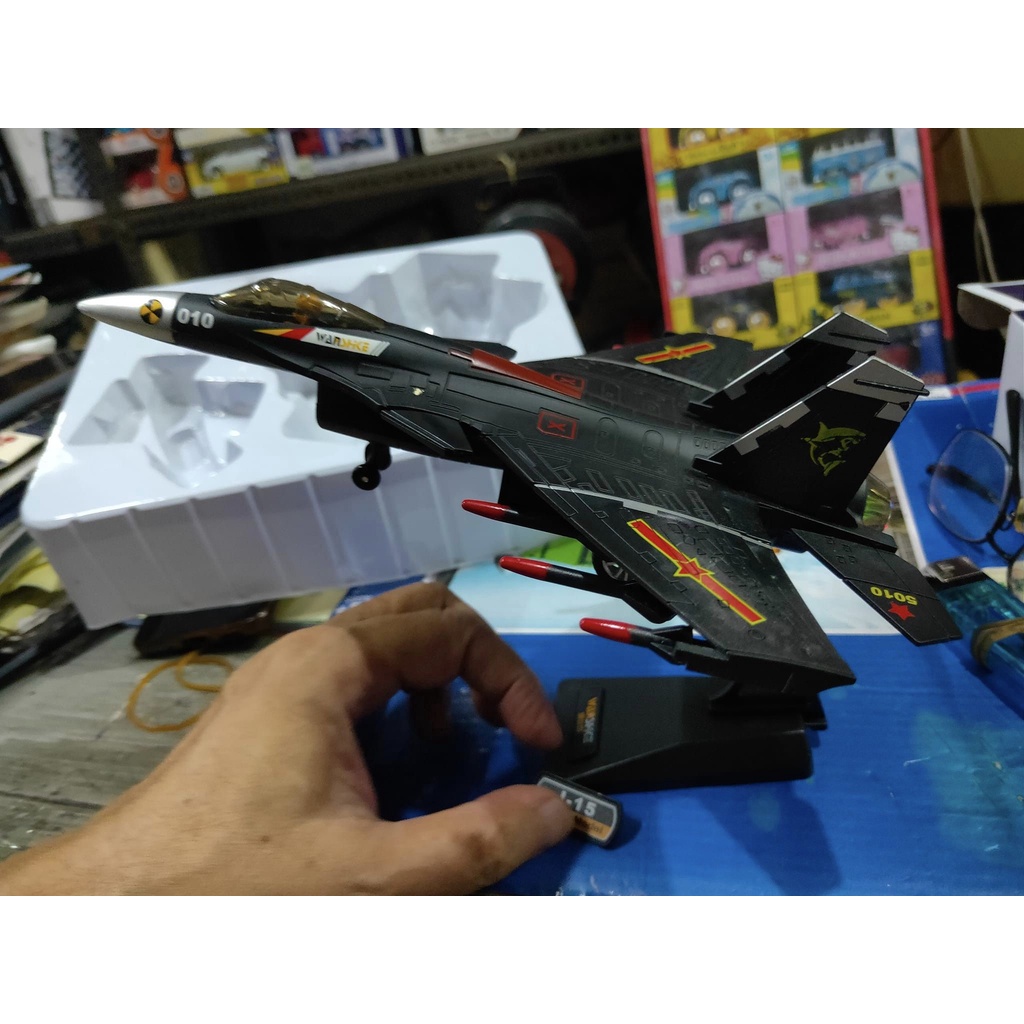 Jual Mainan Model Diecast Pesawat Tempur US Aircraft Ada Roda Lampu ...