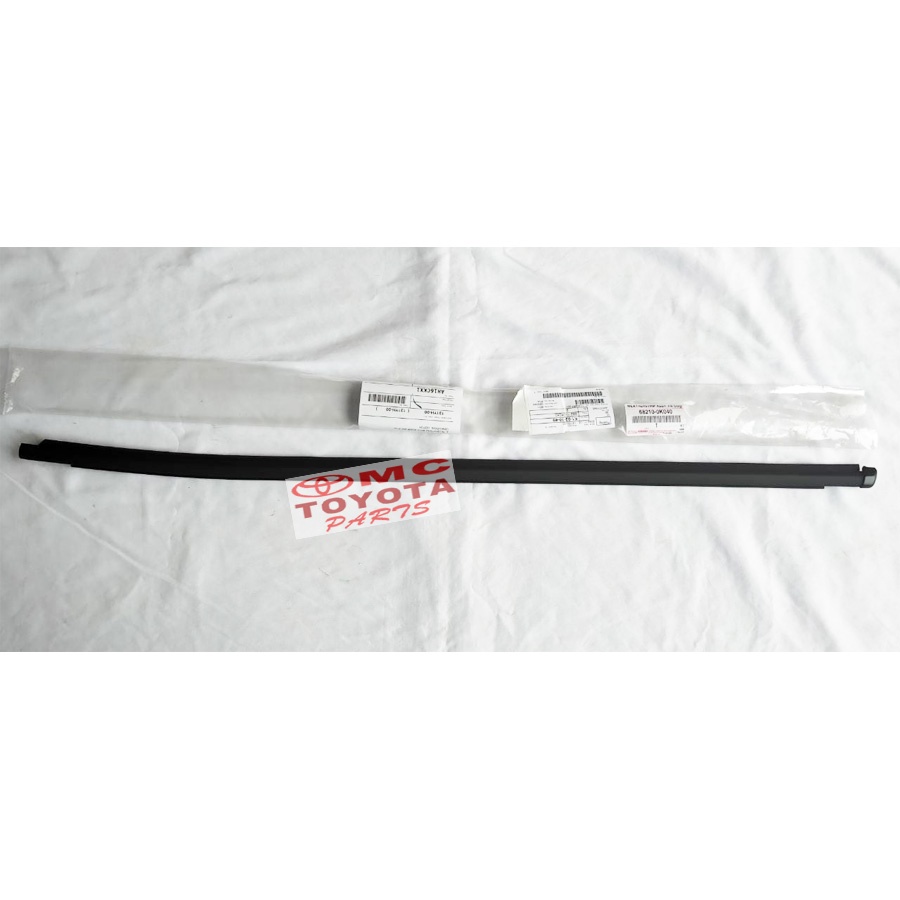 Jual Pelipit Pintu / Karet Kaca Luar Depan Kiri Hilux New 68210-0K040 ...