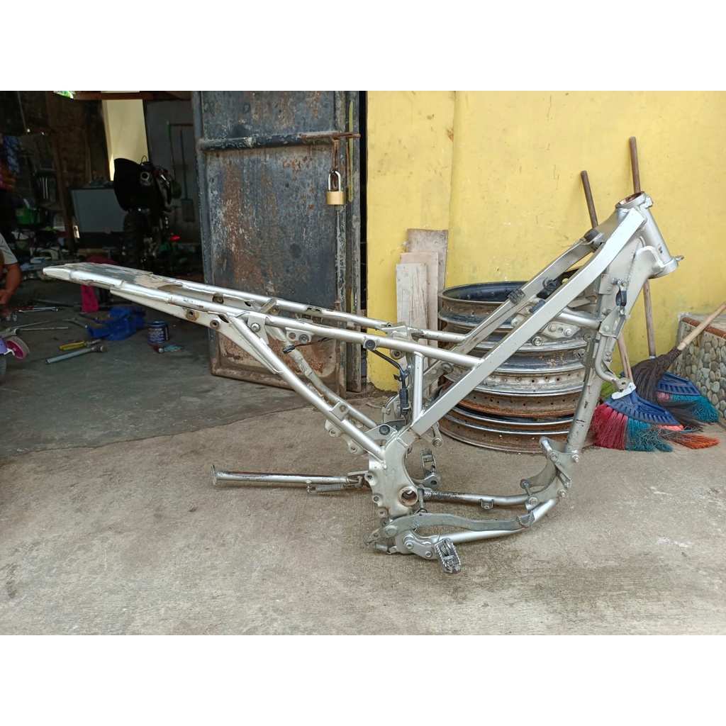 Jual RANGKA KLX150 ORIGINAL COPOTAN MOTOR -FRAME ORIGINAL KLX150 ...