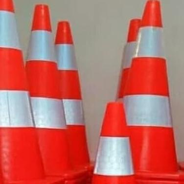 Jual TRAFFIC CONE BASE ORANGE RUBBER MURAH K3 RAMBU safety cone 70cm ...