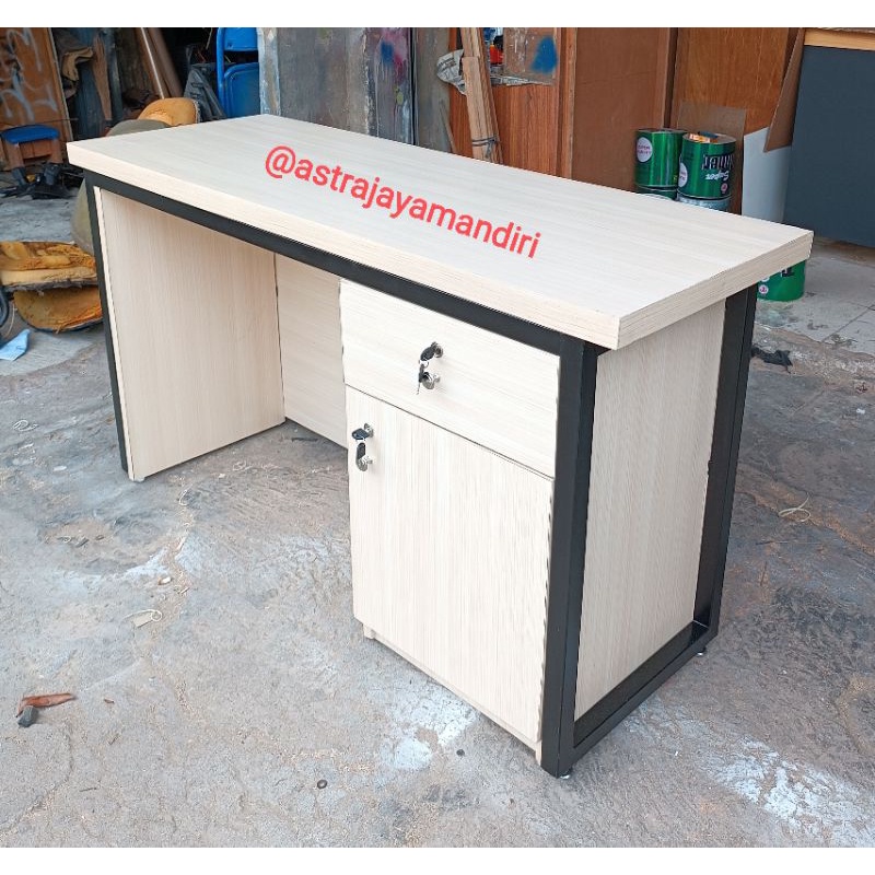 Jual Meja Kantor Lapisan Hpl meja kerja kaki besi furniture kantor ...