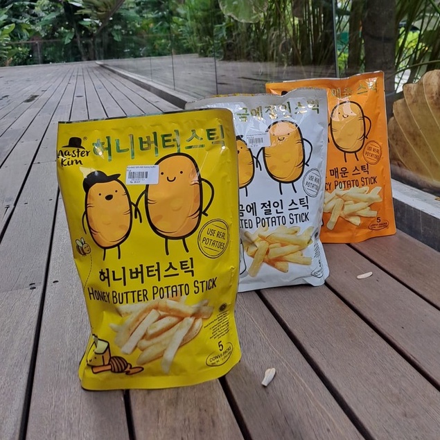 Jual Master Kim Potato Snack Stick Salted Hot Spicy 80gr/Honey Butter ...