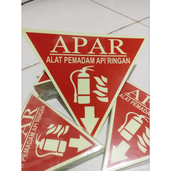 Jual STIKER SEGITIGA APAR( GLOW IN THE DARK ) | Shopee Indonesia