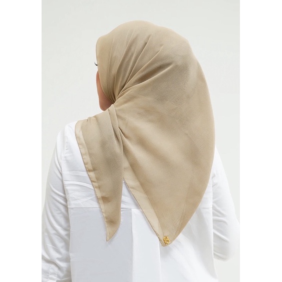 Jual BUTTONSCARVES EVERYDAY SERIES + PAKAI PIN/LOGO B GOLD PREMIUM ...