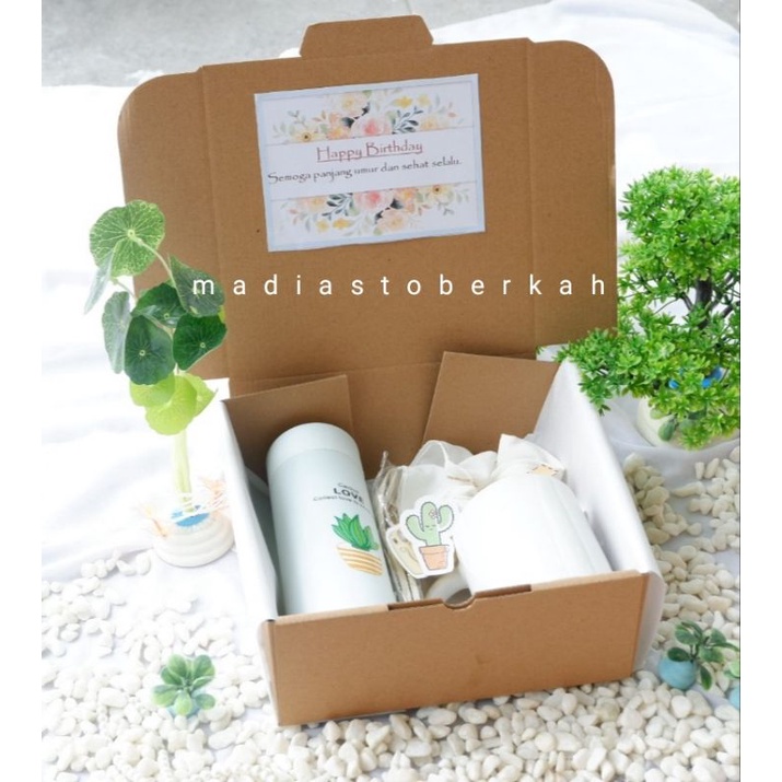 Jual hampers botol kaca kaktus free gelas keramik dan set alat makan ...