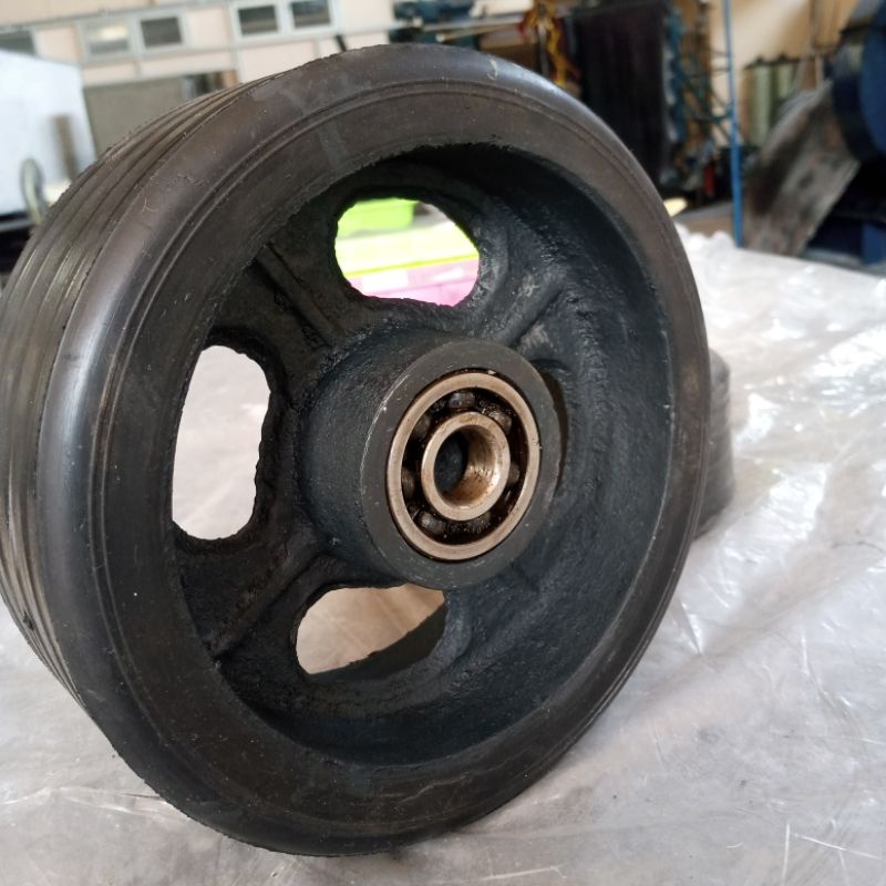 Jual roda gledekan karet mati 8 inch besi cor BS | Shopee Indonesia