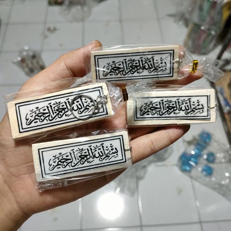 Jual 1 PACK 100 PCS souvenir pernikahan gantungan kunci kaligrafi persegi panjang kemas plastik ...