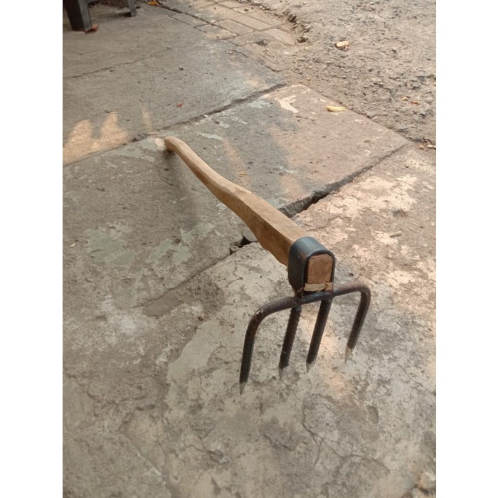 Jual Cang Cangkrang Garukan Sampah Besar Besi13 Gagang Kayu Biasa ...