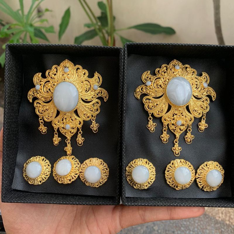 Jual Bros Alpaka Bali set kebaya motif pakis kecil resin | Shopee Indonesia