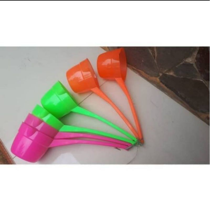 Jual gayung bajigur plastik/gayung air 2 ukuran/ gayung gagang panjang ...