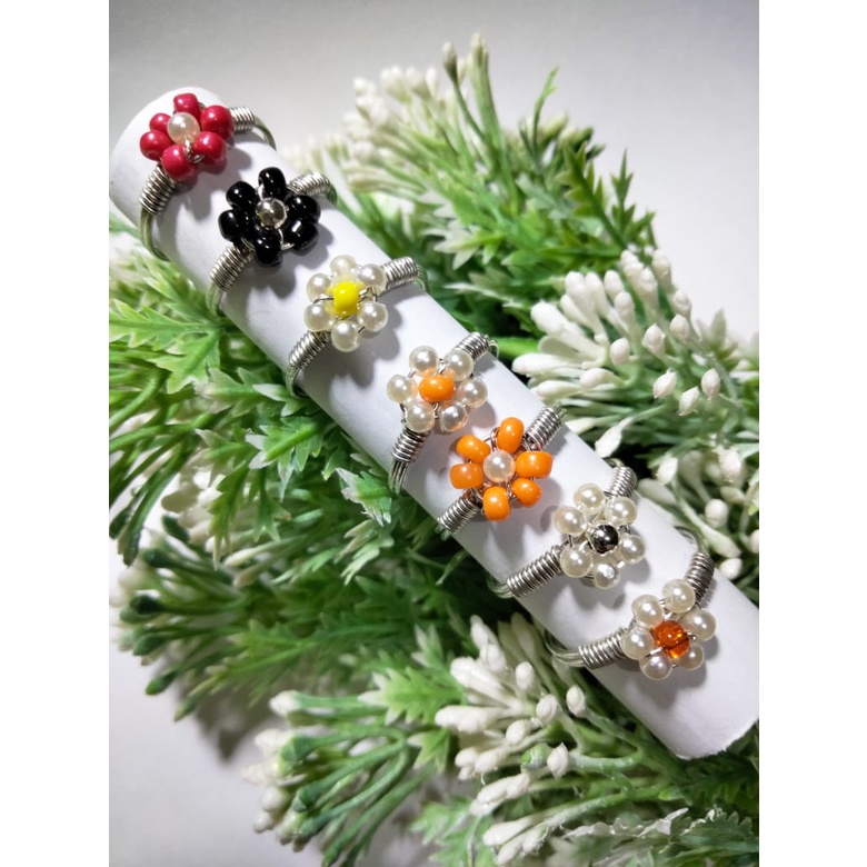 Jual cincin bunga daisy/flower ring/manik-manik | Shopee Indonesia