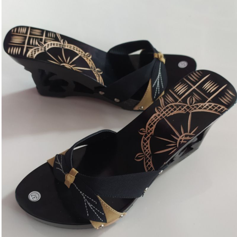 Jual Sandal kelom geulis wedges 7cm/Sandal kayu ukir 7cm/Wedges katu ...
