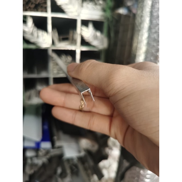 Jual Lis U 5/16 (5mm) Aluminium / U Kanopi / U Polycarbonate | Shopee ...
