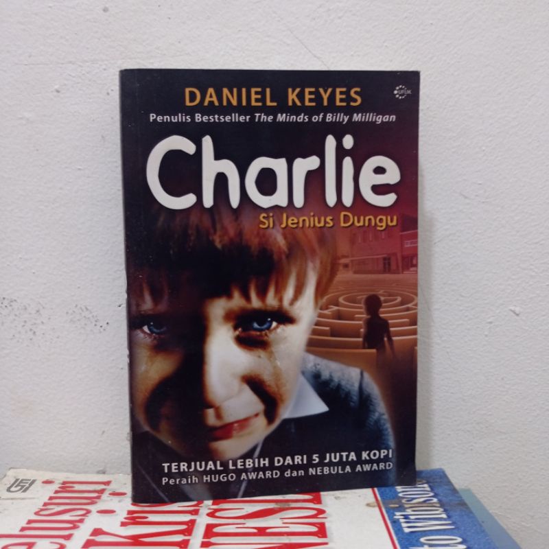 Jual BUKU DANIEL KEYES CHARLIE SI JENIUS DUNGU | Shopee Indonesia