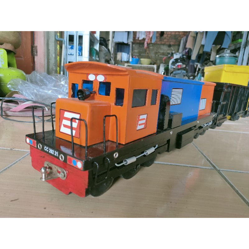 Jual MINIATUR LOKOMOTIF KERETA API | Shopee Indonesia