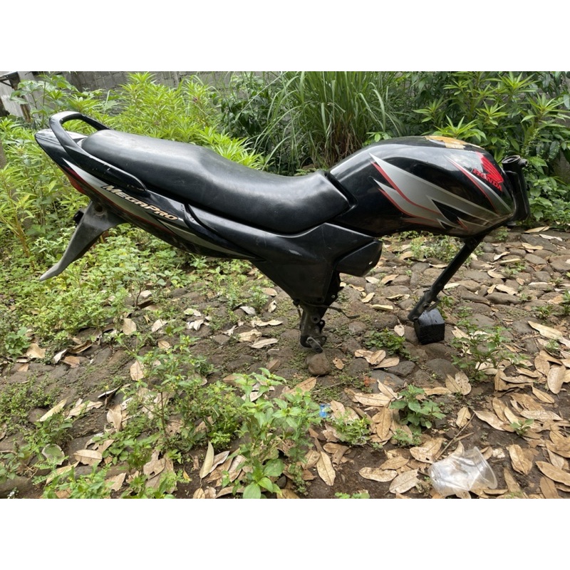 Jual bodi set body set sasis rangka bodi Megapro primus | Shopee Indonesia