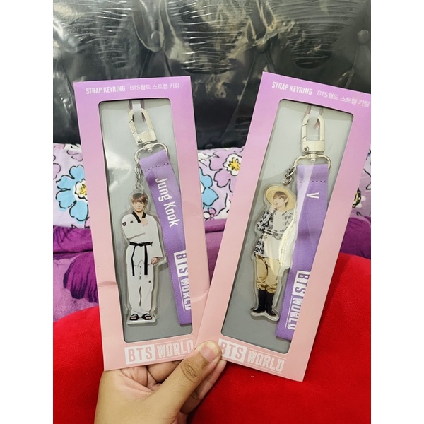 Jual OFFICIAL STRAP KEYRING BTS WORLD JUNGKOOK & TAEHYUNG | Shopee Indonesia