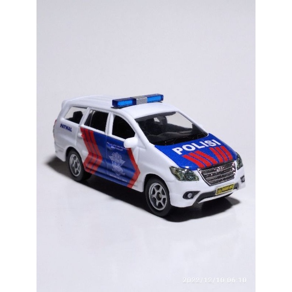 Jual diecast skala 1 60 toyota innova custom polisi Indonesia pjr ...