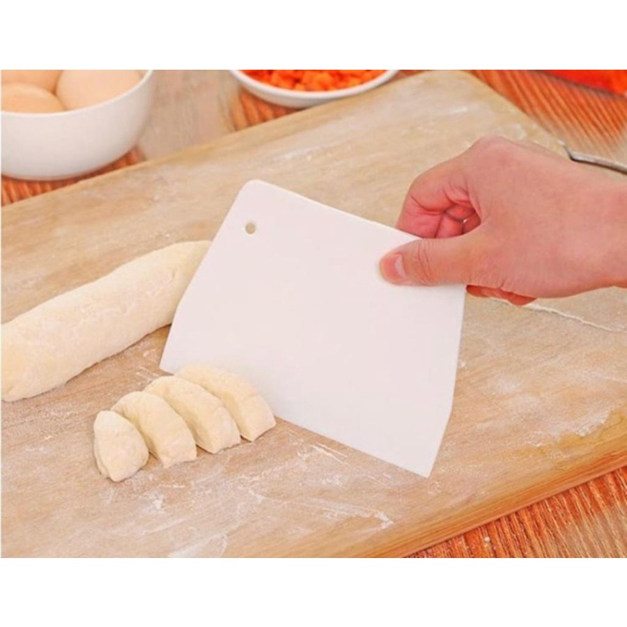 Jual Scraper Pemotong Adonan Kue Plastic Cutter Pisau | Shopee Indonesia