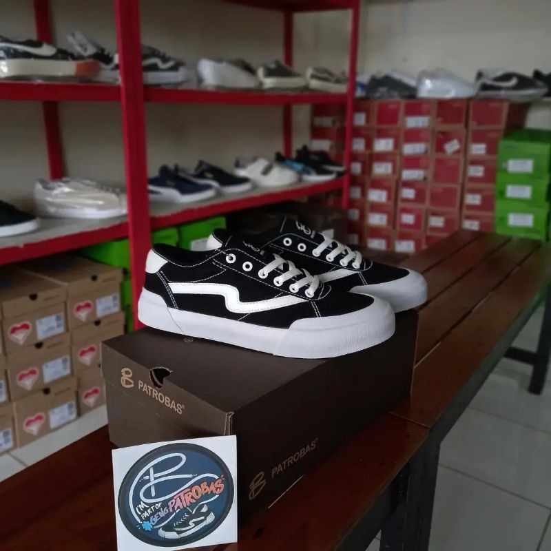Jual PATROBAS IVAN LOW BLACK WHITE | Shopee Indonesia