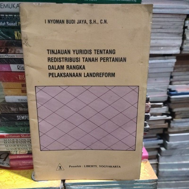 Jual Tinjauan yuridis tentang redistribusi tanah pertanian dalam ...