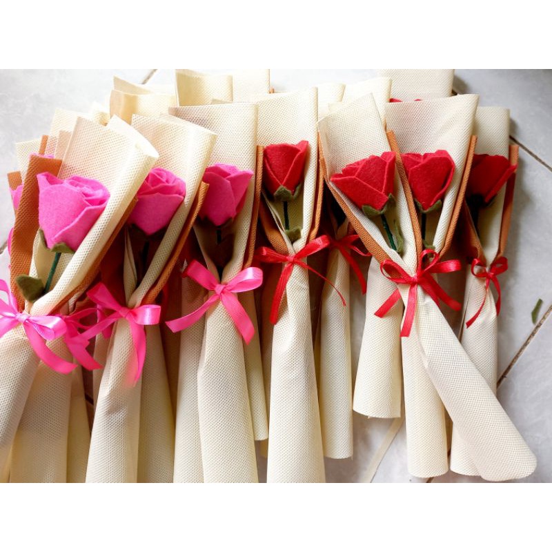 Jual Buket Bunga Wisuda satu tangkai | Buket Bunga Mawar Flanel | Buket ...