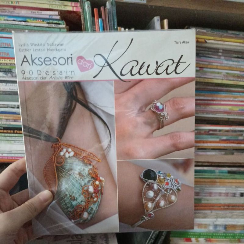 Jual Buku Aksesori Dari Kawat Lydia Waskito Setiawan & Esther Lestari ...